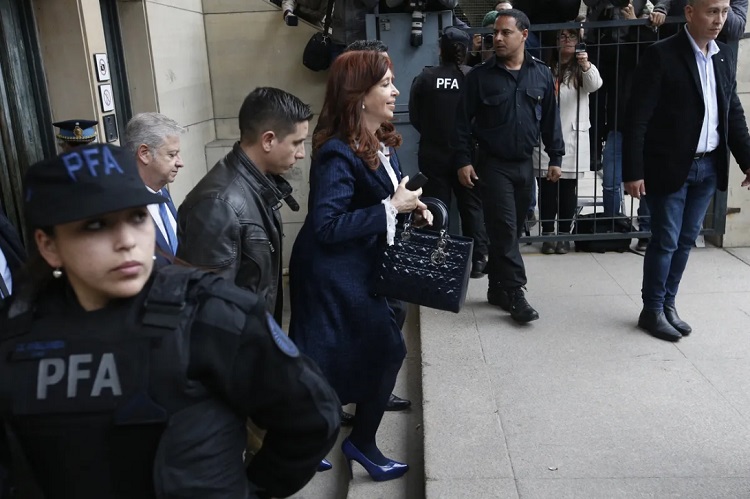 El fiscal Diego Luciani pidió que Cristina Kirchner sea condenada a 12 ...